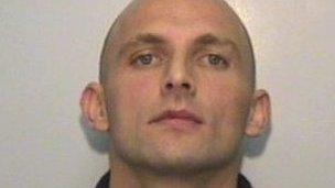 Lee Seddon appeal: Reward offered after machete robbery - BBC News