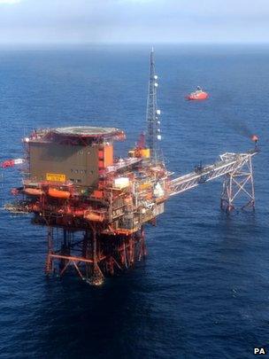 Scottish independence: revised figures on oil income - BBC News