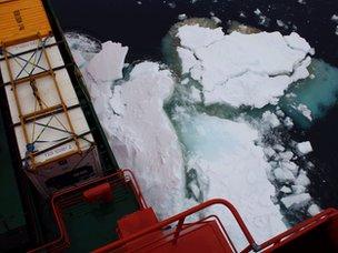 Rescued Antarctic expedition arrives at Casey base - BBC News