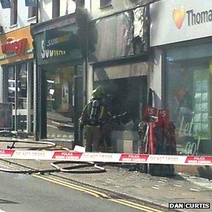 Caerphilly fire: Shop badly damaged in Cardiff Road blaze - BBC News