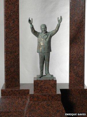 Peron statue in Argentina's Buenos Aires still in limbo - BBC News