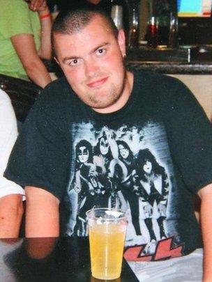 MH17 victim Liam Sweeney formally named to family 'relief' - BBC News