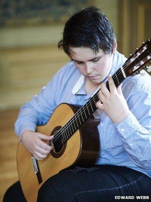 Milos Karadaglic champions new classical music talent - BBC News