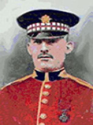 Dumfries Victoria Cross recipient James Mackenzie honoured - BBC News