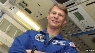 Astronaut Piers Sellers visits former Kent school - BBC News
