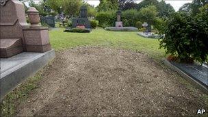 The enduring myth of Rudolf Hess - BBC News