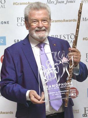 Flautist Sir James Galway wins lifetime award - BBC News