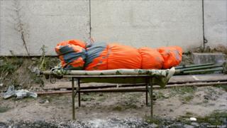 Fotógrafo mostra como funciona o processo de criogenia - BBC News Brasil