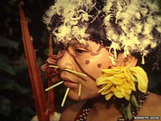 Viaje a lo profundo del Amazonas tras los pasos de una madre yanomami ...