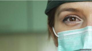 Cómo decirle a alguien que se está muriendo - BBC News Mundo