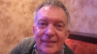 Sheffield Covid coma musician relearns guitar for comeback - BBC News