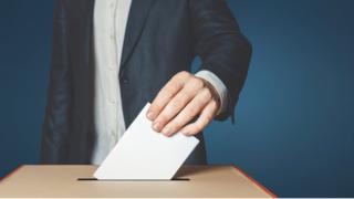 Shareholders 'not stopping excessive executive pay' - BBC News