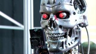 Robot police officer goes on duty in Dubai - BBC News