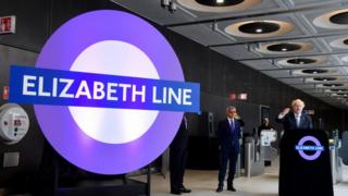 Elizabeth line: Queen makes surprise visit to Paddington Station - BBC News