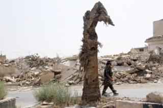 Syria Darayya: Evacuation of siege town begins - BBC News