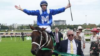 Winx: Australian horse wins 32nd consecutive race - BBC Sport