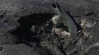 Syria 'chemical attack': What can forensics tell us? - BBC News