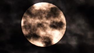 In pictures: Buck Moon rises over England - BBC News
