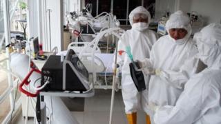 Virus corona: Wartawan dengan gejala Covid-19 meninggal usai 'ditolak' RS rujukan, mengapa ...