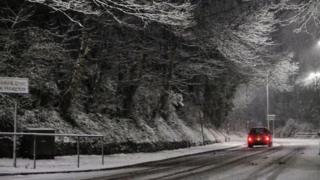 Snow closes roads and 550 schools in south Wales - BBC News