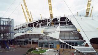 Storm Eunice: Record wind gust amid disruption - BBC News
