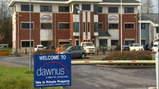 Heads of the Valleys: Ex-Dawnus director monitors £1bn project - BBC News