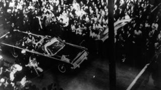 Mort de JFK : des milliers de documents déclassifiés - BBC News Afrique