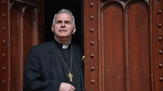 Cardinal Keith O'Brien dies after fall - BBC News