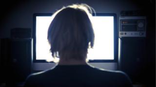 How disconnecting the internet could help our identity - BBC News