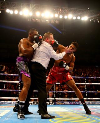 Week in pictures: 12-18 December 2015 - BBC News