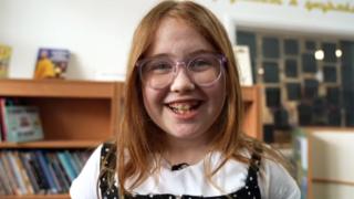 Tourette's: Girl, 12, hopes her book will help other children - BBC News