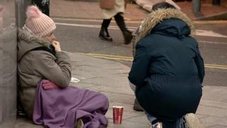 Birmingham New Street Christmas meal for homeless people - BBC News