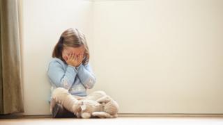 At what age can children be left alone? - BBC News