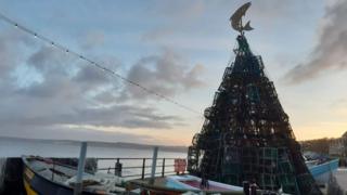 Alternative Christmas trees provide festive flair - BBC News