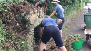 Lawley Gate: Community volunteers restore 19th Century well - BBC News