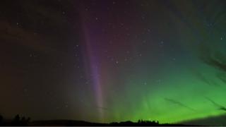 In pictures: Spectacular aurora lights up Scotland - BBC News
