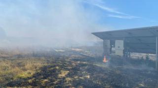 Verwood: Poor parking delays fire crews to solar farm fire - BBC News