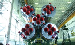 Tim Peake: Astronaut's rocket assembled in Kazakhstan - BBC News