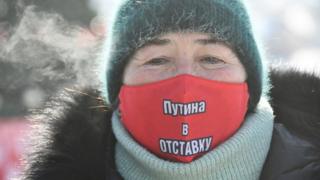 Navalny protests: Thousands across Russia join demonstrations - BBC News