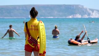 Appley Bridge quarry death: Boy, 16, dies after going swimming - BBC News