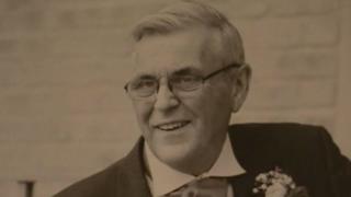 Man given transplanted heart that was kept 'alive' outside body - BBC News