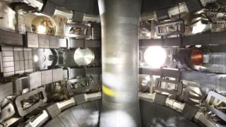 UK fusion experiment used in hunt for clean energy - BBC News