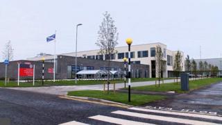 New £47m Lochside Academy in Aberdeen opens its doors - BBC News