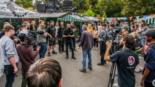 Muslim Luton filmmaker to tackle 'hatred and extremism' - BBC News