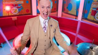 Children in Need: Weatherman's 24hr Drumathon smashes record - BBC News