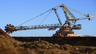 Eighty tonnes in a single scoop: Mega-mining iron ore - BBC News