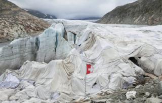 How a colossal block of ice became an obsession - BBC News