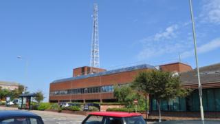 Man denies theft of Lowestoft police van - BBC News