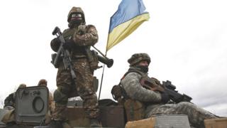Ukraine conflict: Deadly flare-up on eastern front line - BBC News