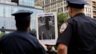 The 'code of silence' killing US police officers - BBC News